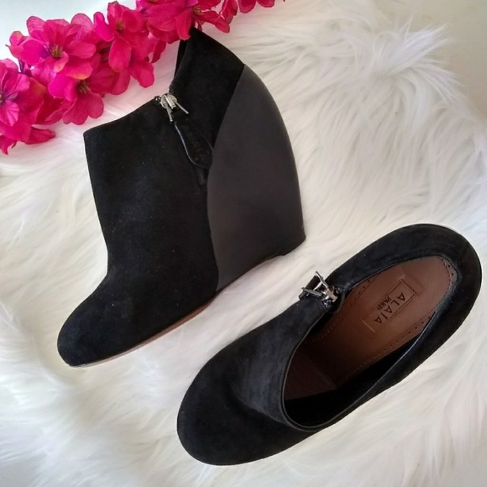 Alaia Suede Round Toe Stacked Wedge Round Curved Heel… - Gem